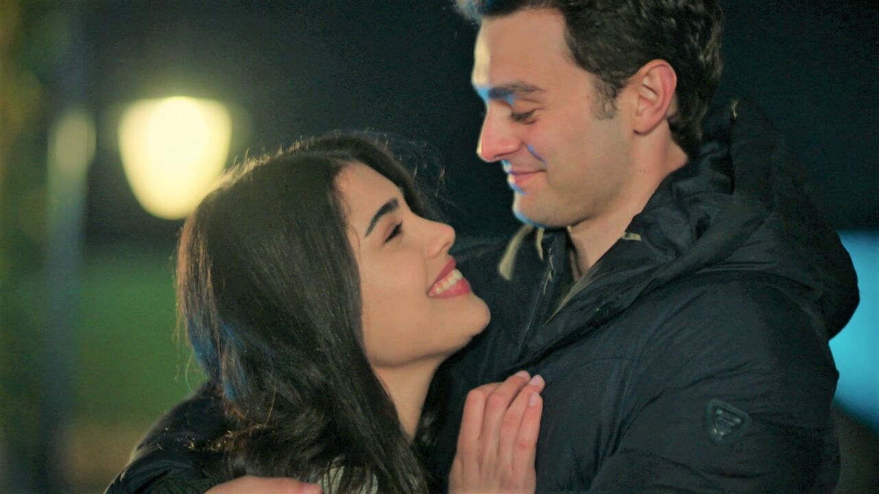 Ömer saca su lado más romántico y le dice 'te quiero' a Süsen de una ...