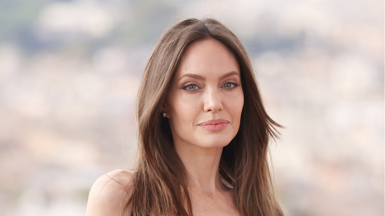Angelina Jolie Recuerda El Cáncer Que Sufrió Su Madre Y Las Operaciones