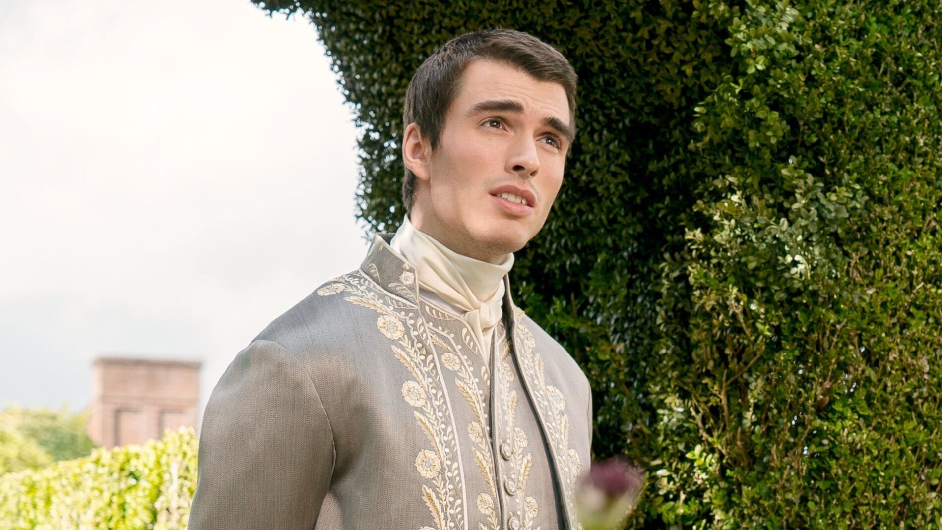 Los fans colapsan al descubrir que el adorable rey George de 'Queen ...