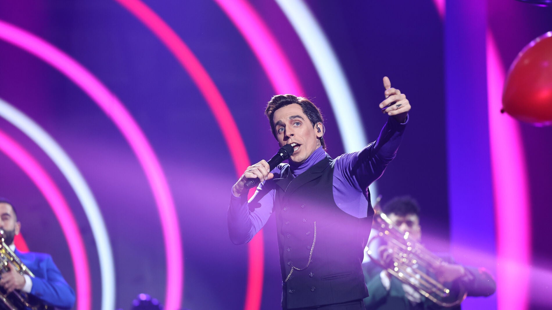 El dulce desfase de Diego Arroyo como Robbie Williams con ‘Candy’