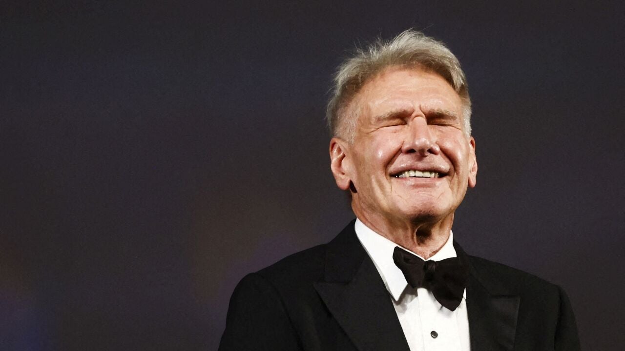 Harrison Ford se deshace en lágrimas al recibir por sorpresa la Palma ...