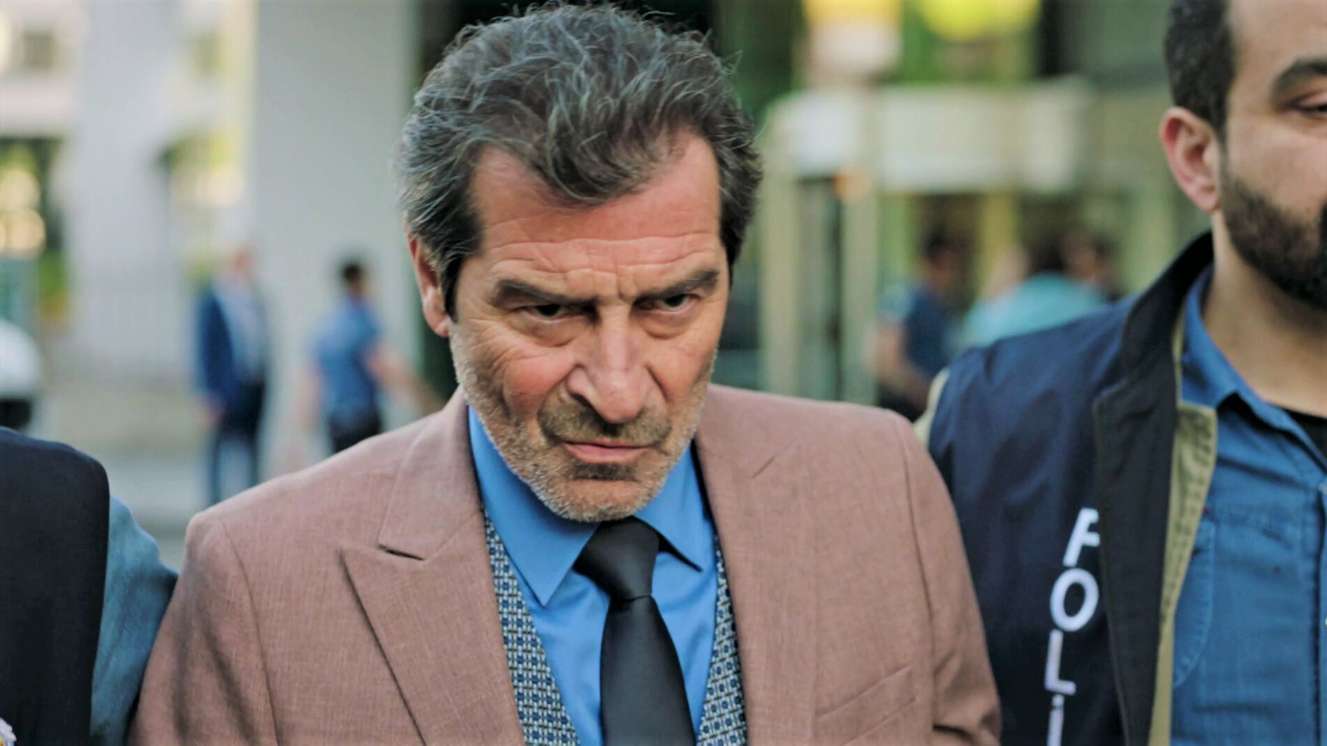 Laçin se venga de Yekta y le echa de su casa: “Has perdido la poca ...