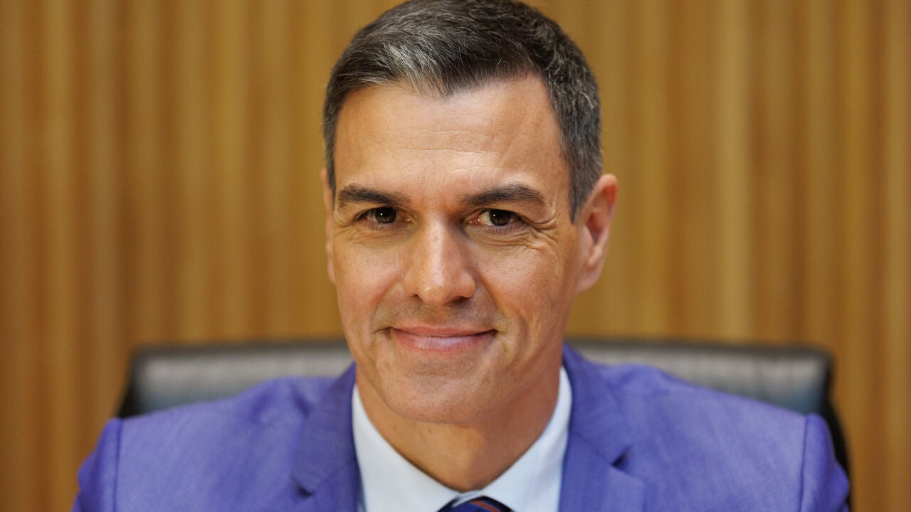 Pedro Sánchez se define como "un político limpio" y niega un cambio de ...