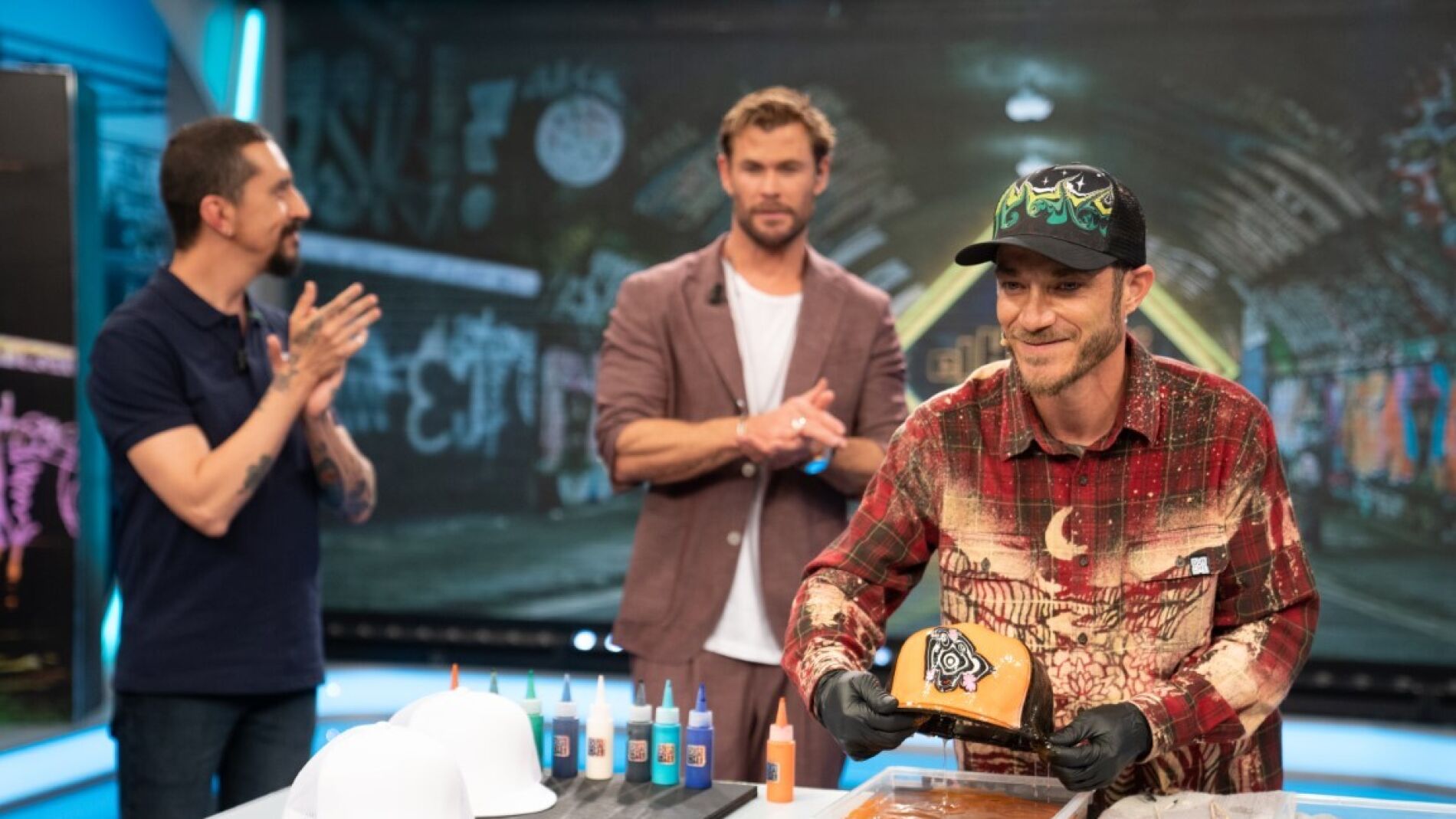 Marron sorprende a Chris Hemsworth con este nuevo arte: ¡Pintar gorras ...