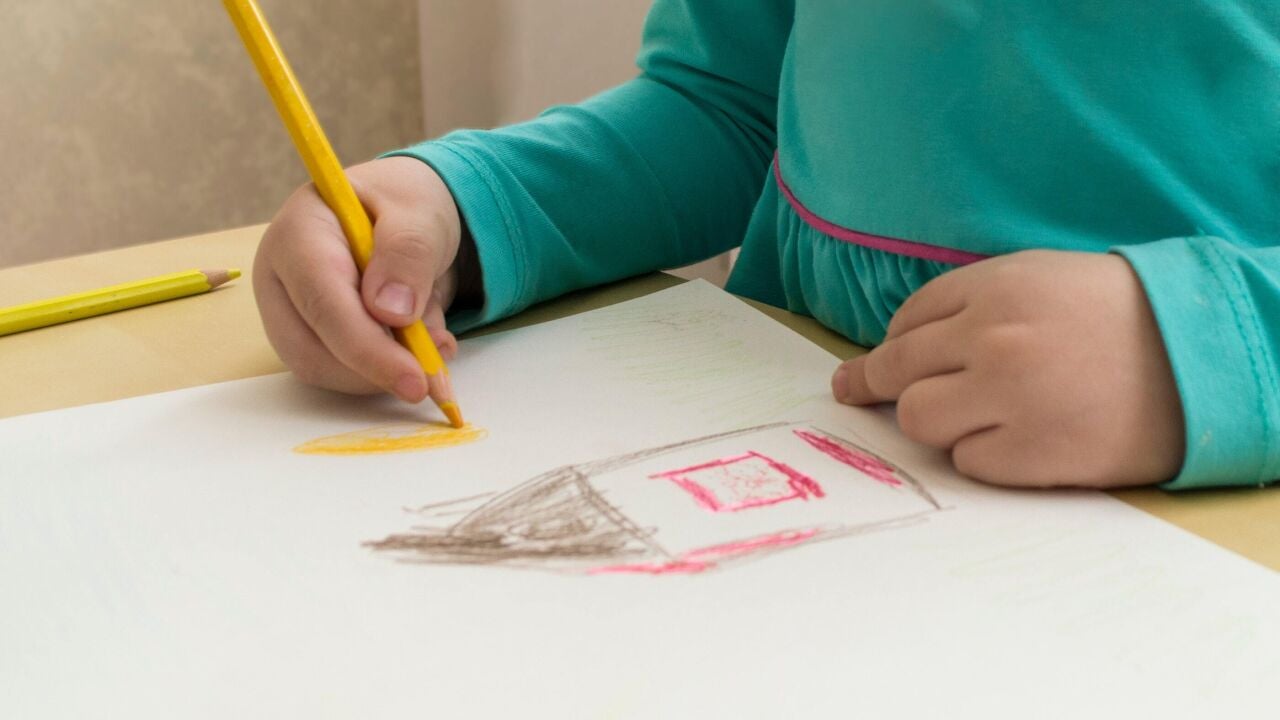 Este es el gadget perfecto para almacenar los dibujos de tus hijos