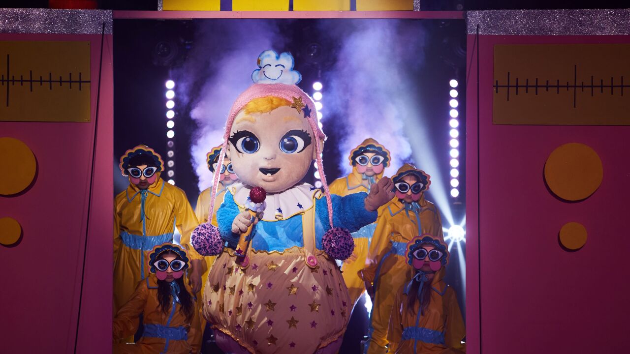 Bebé lo da todo al ritmo de ‘Baby One More Time’ de Britney Spears