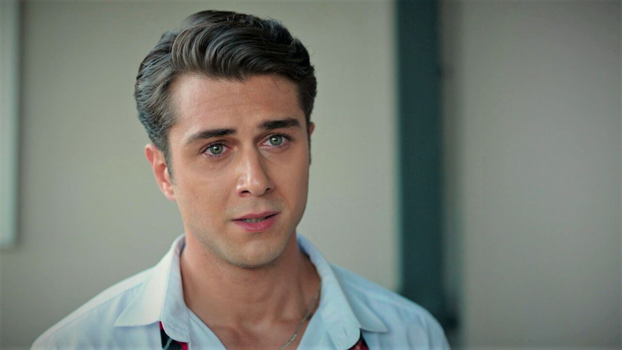 Doruk escucha discutir a sus padres y descubre que... ¡Nebahat está ...