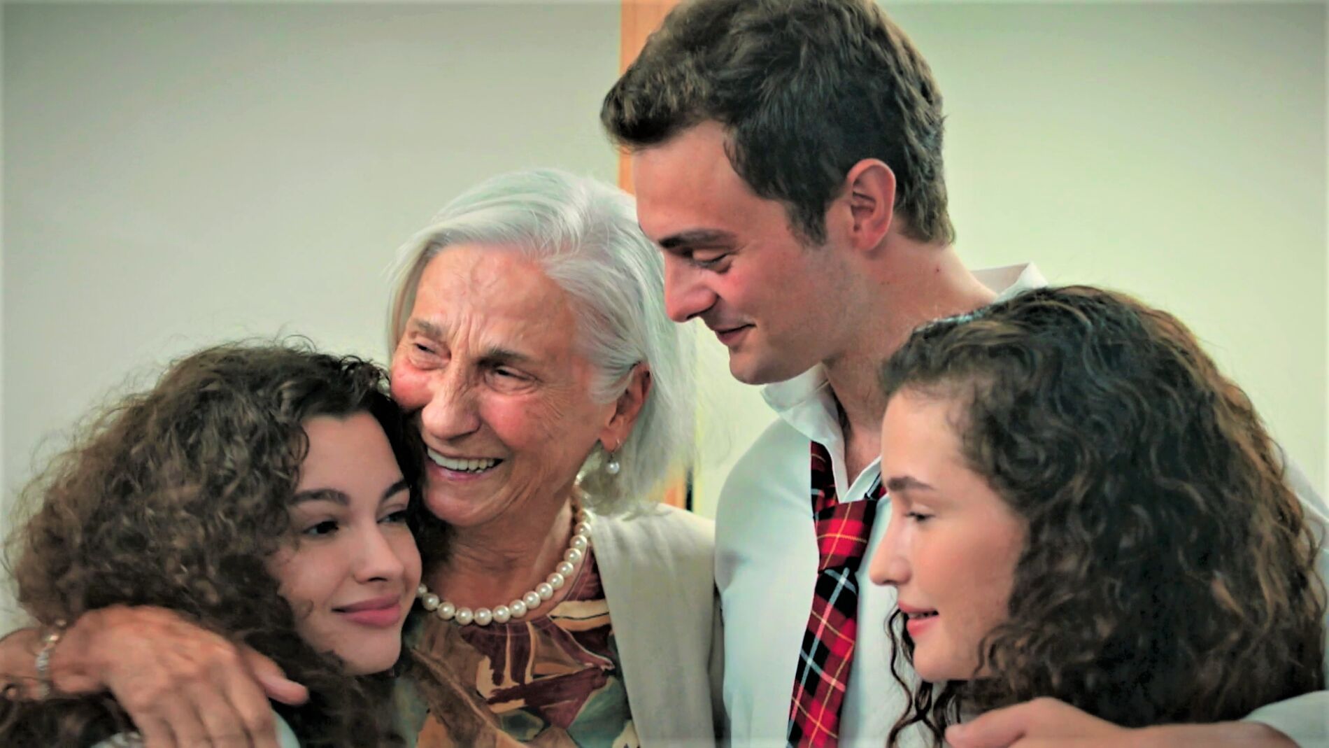 ¡La señora Sevgi se reencuentra con los Eren!: "Os he echado mucho de ...