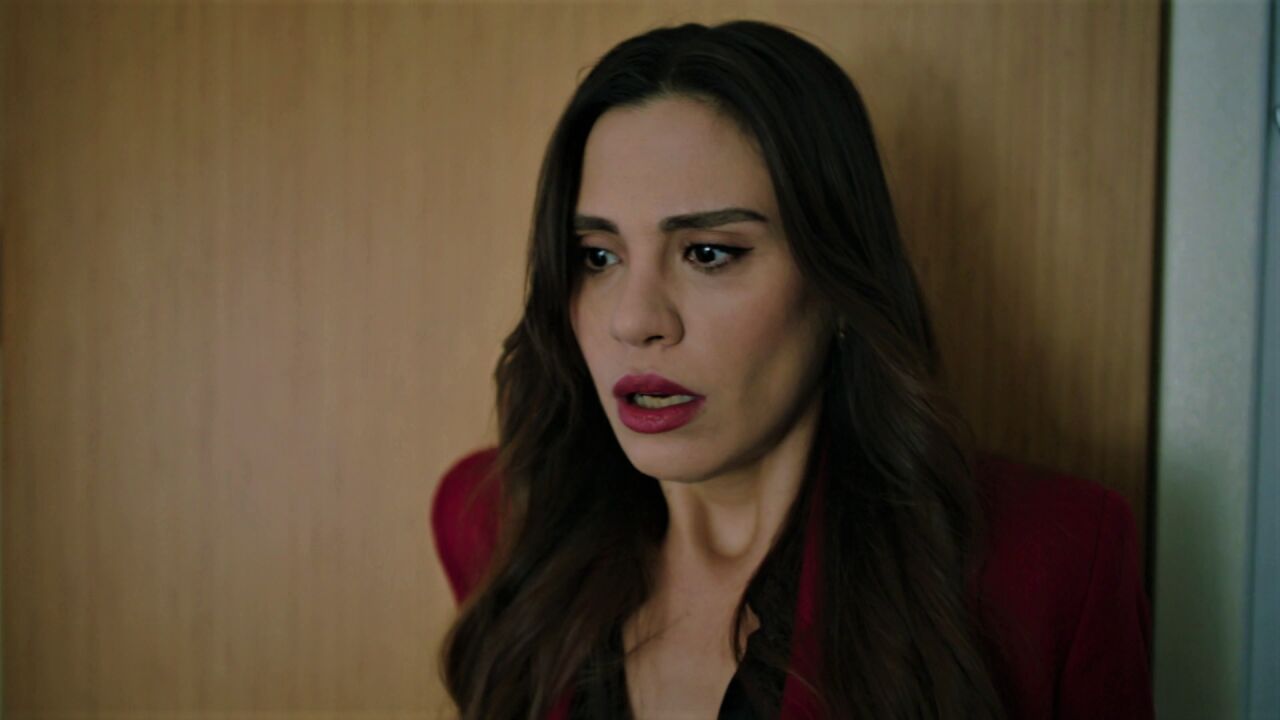 Yekta se la juega a Pars y Derya y publica en la prensa que... ¡los fiscales son pareja!