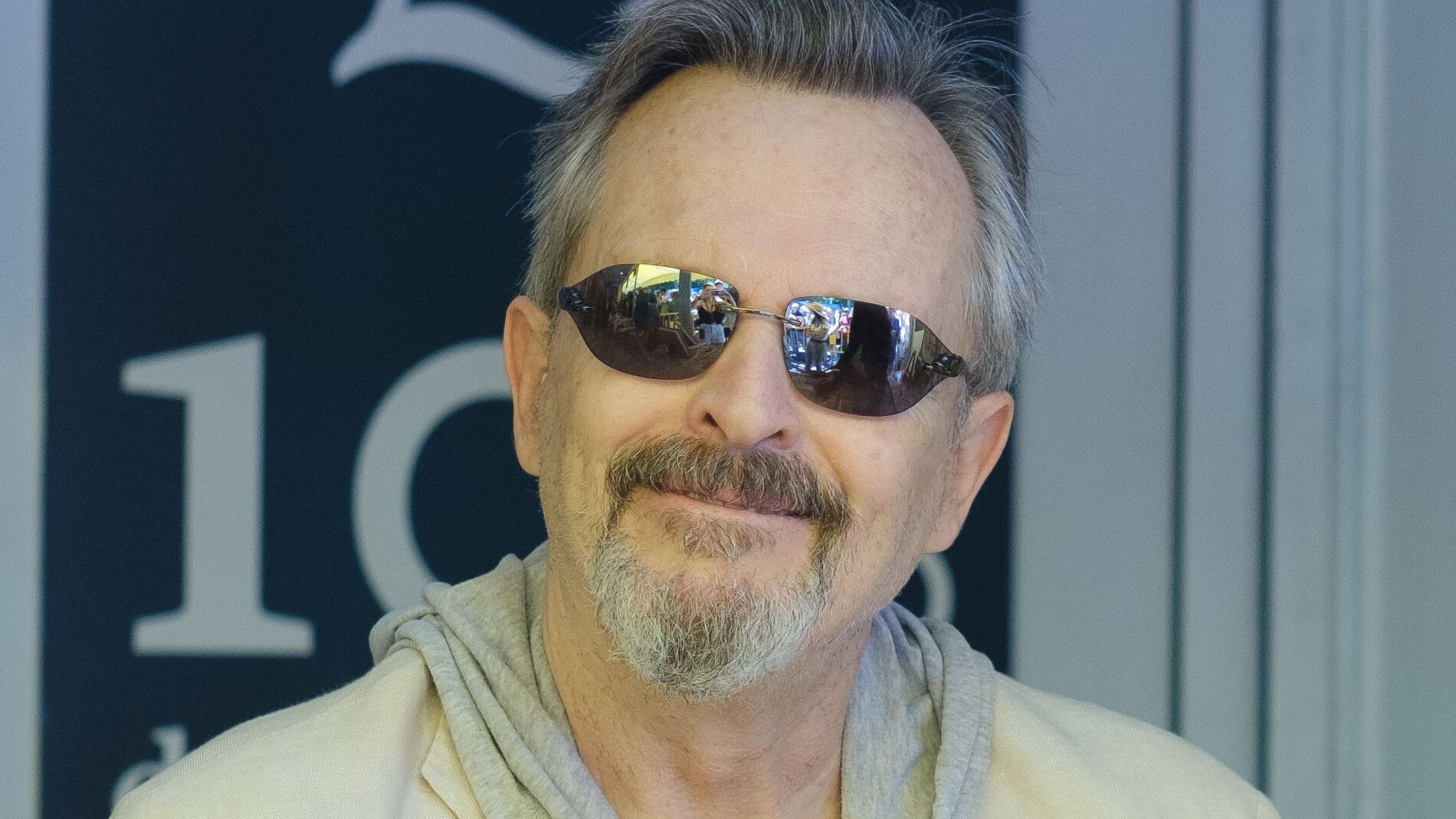 Miguel Bosé publica su imagen más natural y relajada tras sus ...