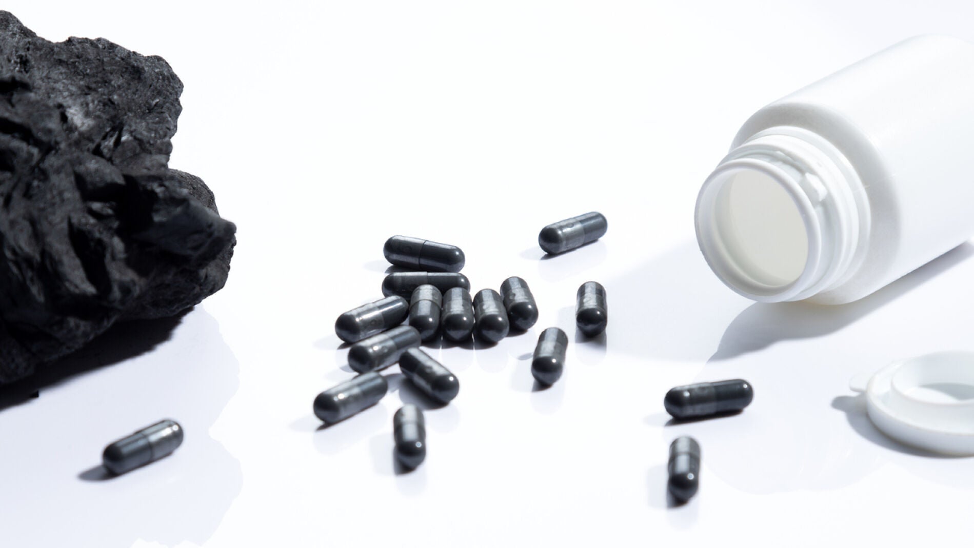 Qué hace el carbón activado y por qué no deberíamos abusar de él