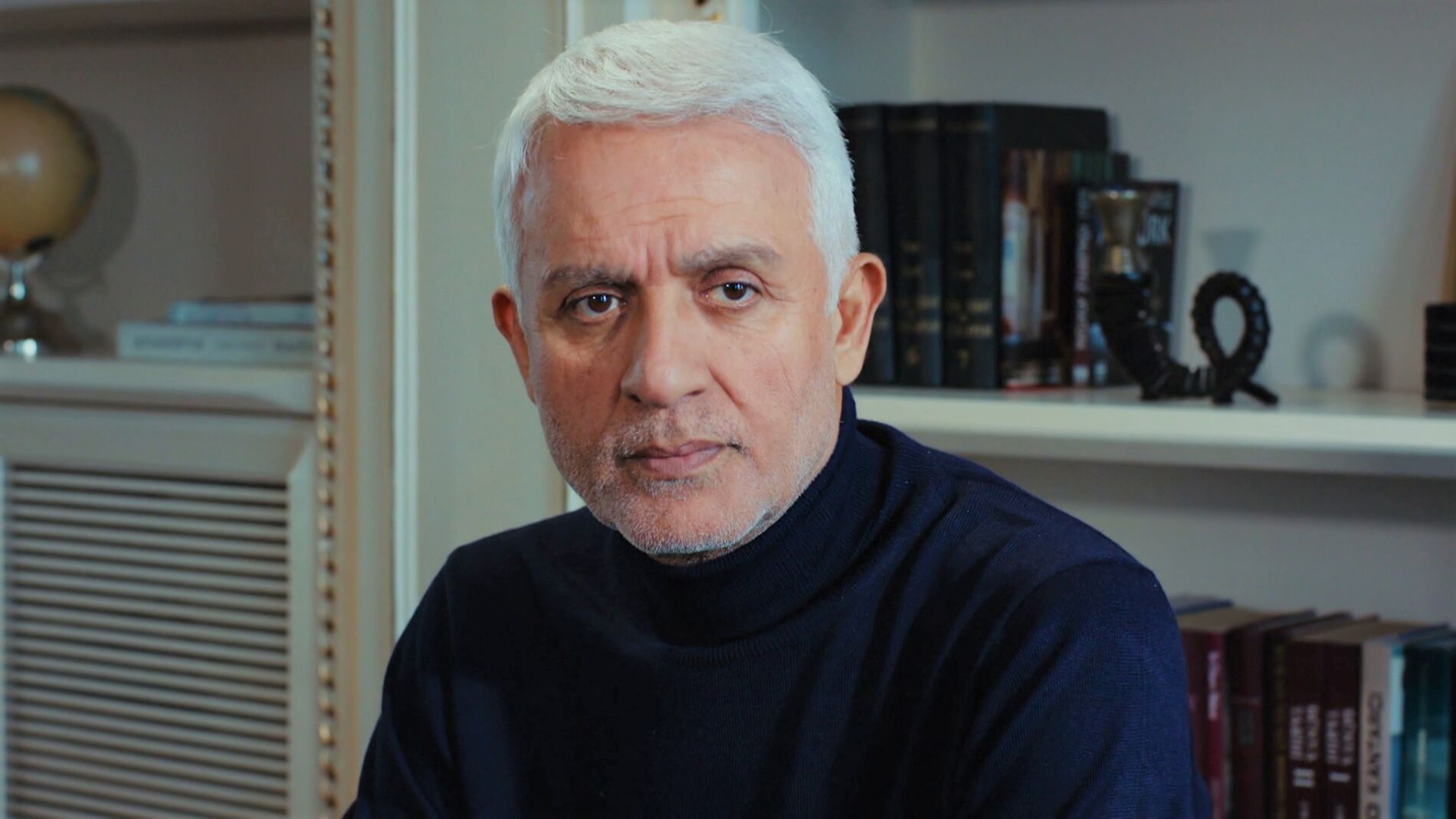 Halit enloquece al descubrir que Yildiz y Nadir ya se conocían