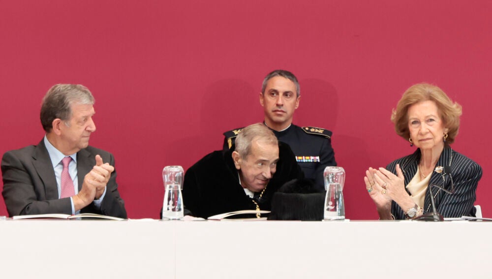 La reina Sofía muestra su lado más humano al no poder contener las ...