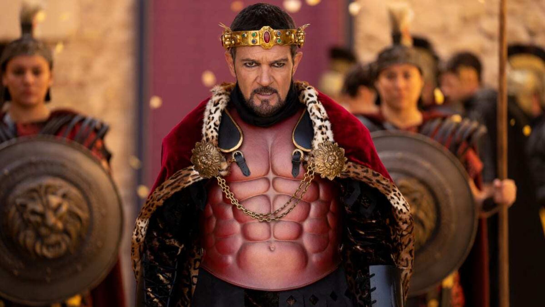 Así es Camino a Belén, la loca película musical con Antonio Banderas de ...