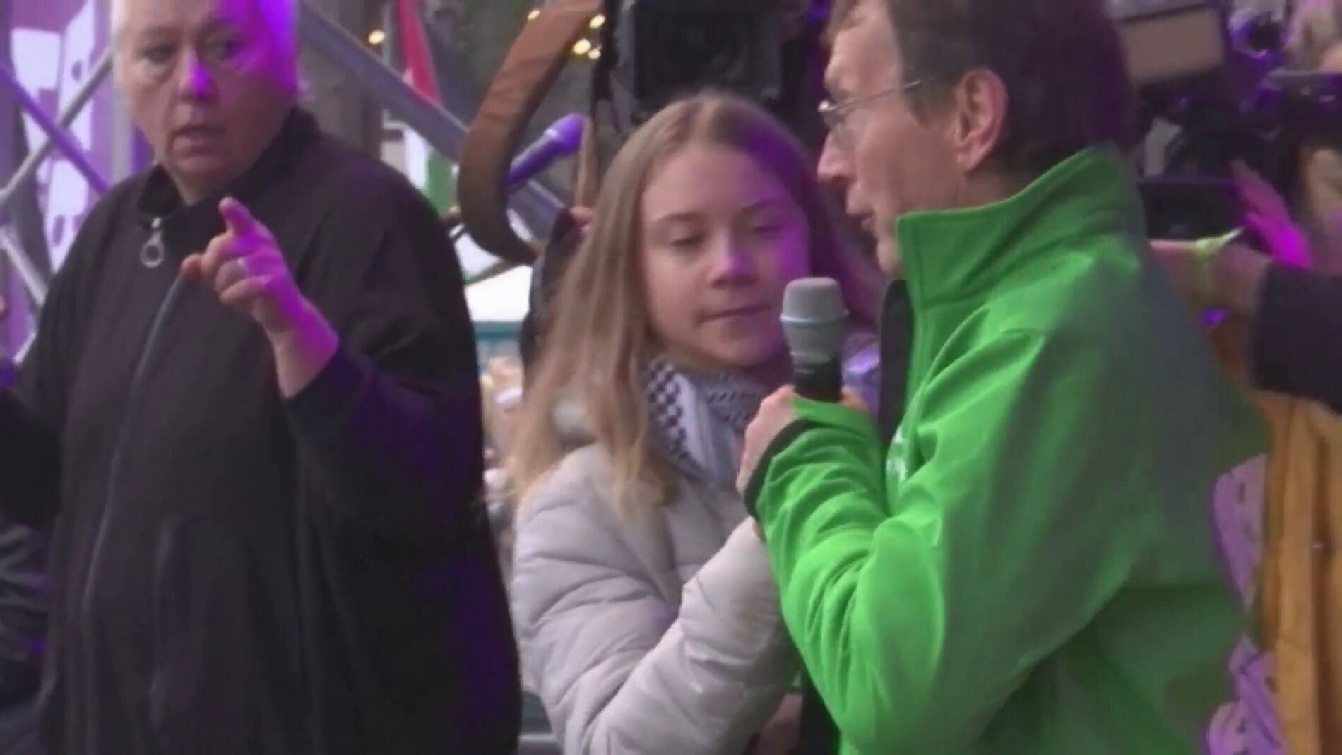 El momento en el que Greta Thunberg se enzarza con un manifestante que ...