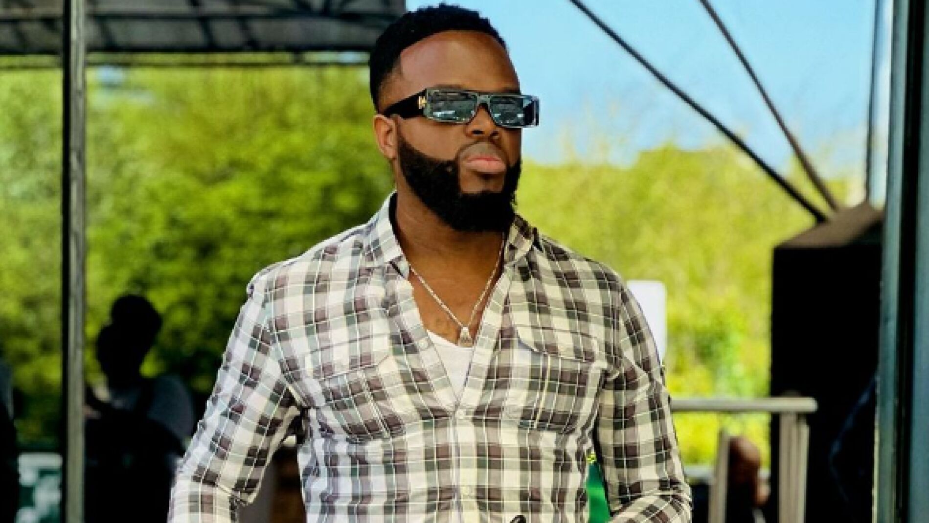 Muere Eric Moyo, cantante de góspel de 41 años, tras desplomarse en ...