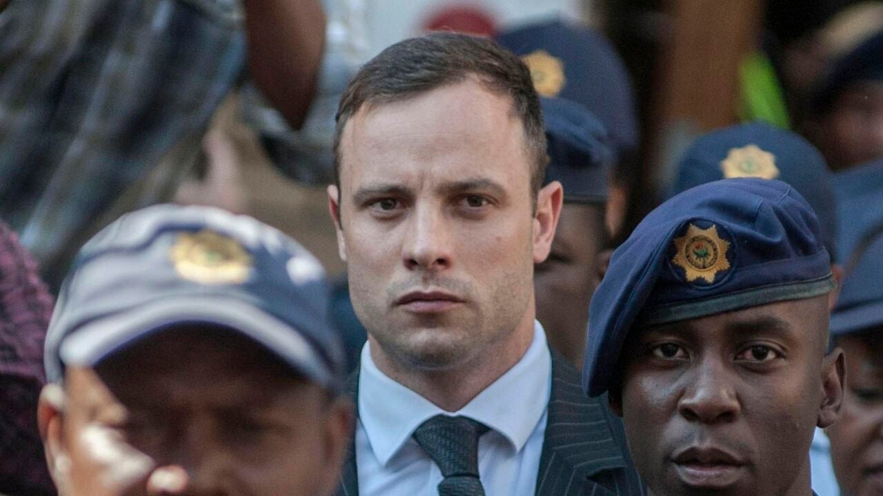Oscar Pistorius sale de la cárcel casi 11 años después de matar a su ...