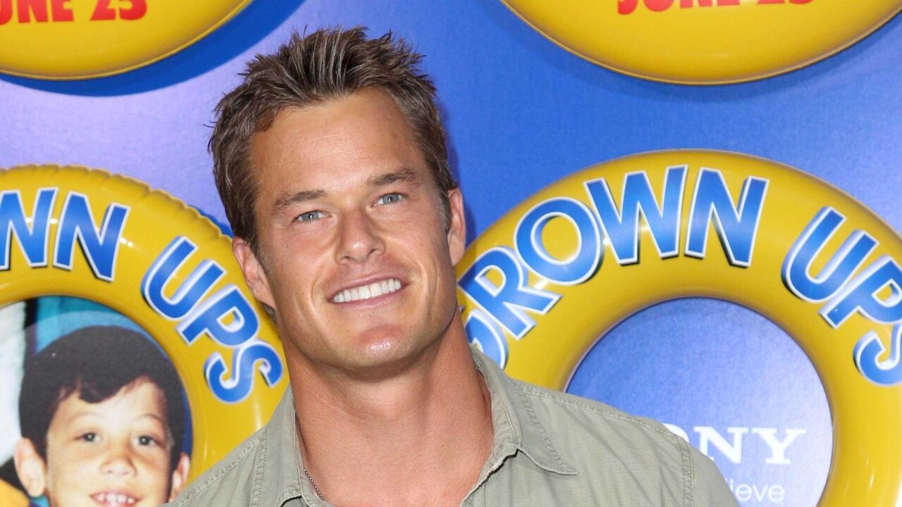 Muere el actor Alec Musser (Niños grandes) a los 50 años y Adam Sandler ...