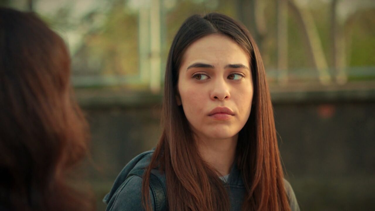 Sengül acoge a Elif tras la muerte de su madre: "Vente a casa conmigo"