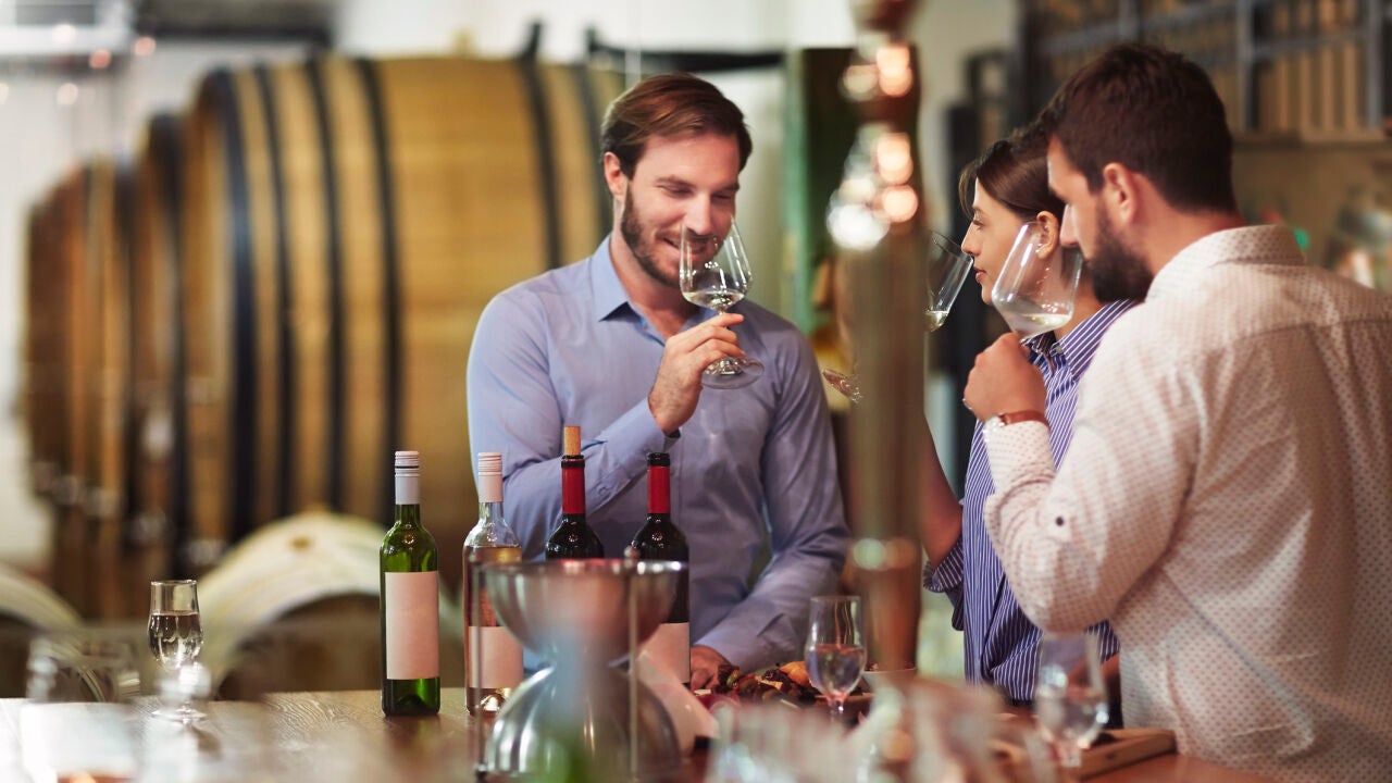 Si no eres un experto en vino, en esto tienes que fijarte a la hora de ...