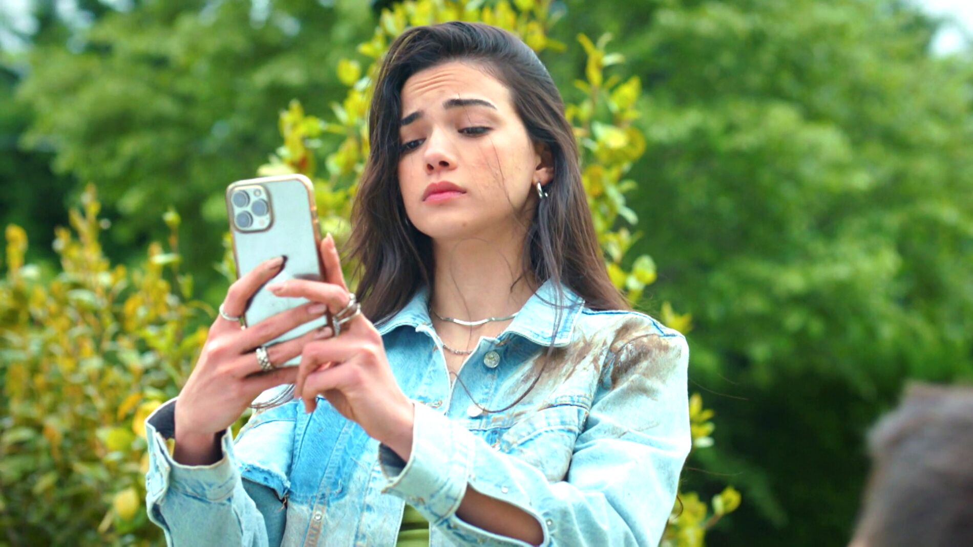 Asiye pierde el control tras descubrir que Yasmin les ha mentido a ...