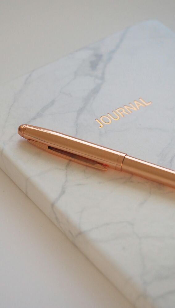 ¿Qué es el journaling? La práctica de moda que puede mejorar nuestra ...