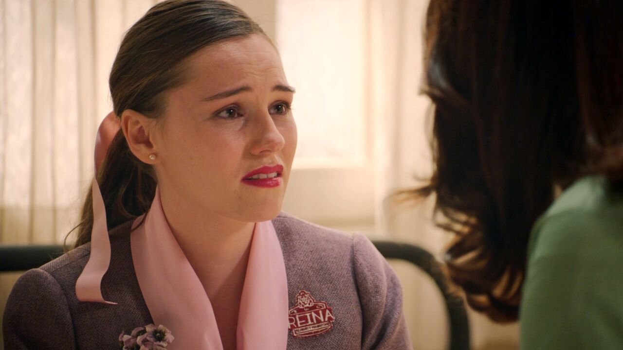 Fina descubre que Claudia se ha estado viendo con Tasio y le aconseja ...