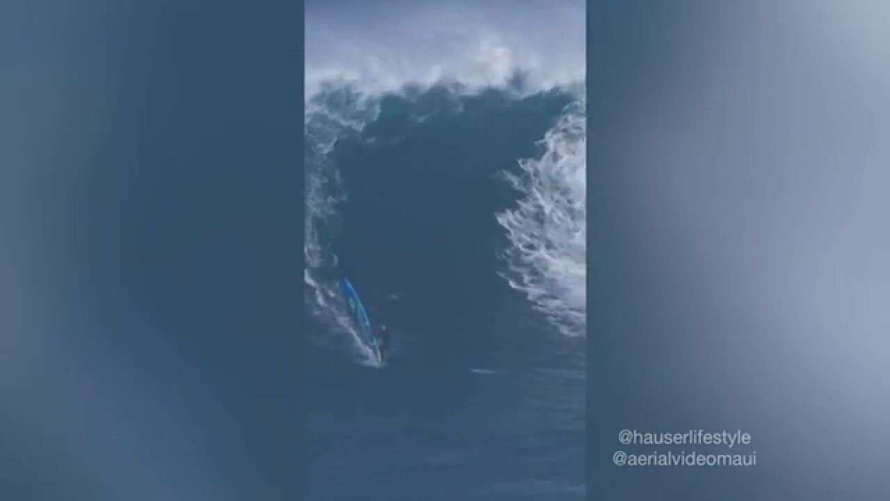 Sarah Hauser surfea la ola más grande de la historia del windsurf femenino: ¡12,19 metros!