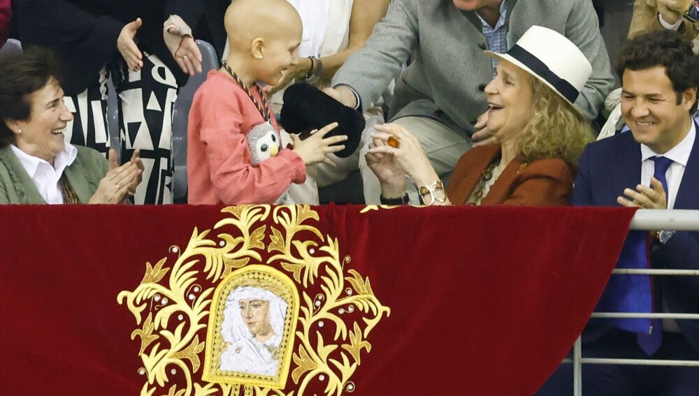 La infanta Elena, más espontánea que nunca, baila al ritmo de Paquito ...
