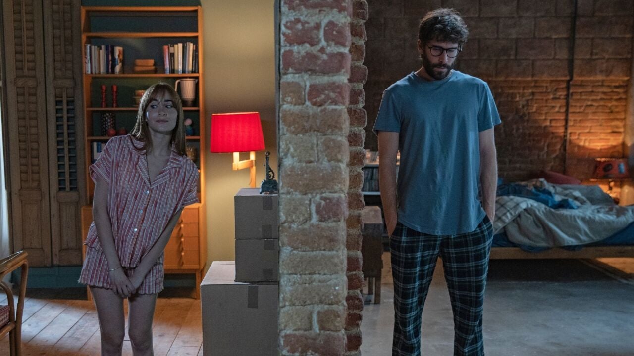 Primer tráiler de Pared con pared, la esperada primera película de ...