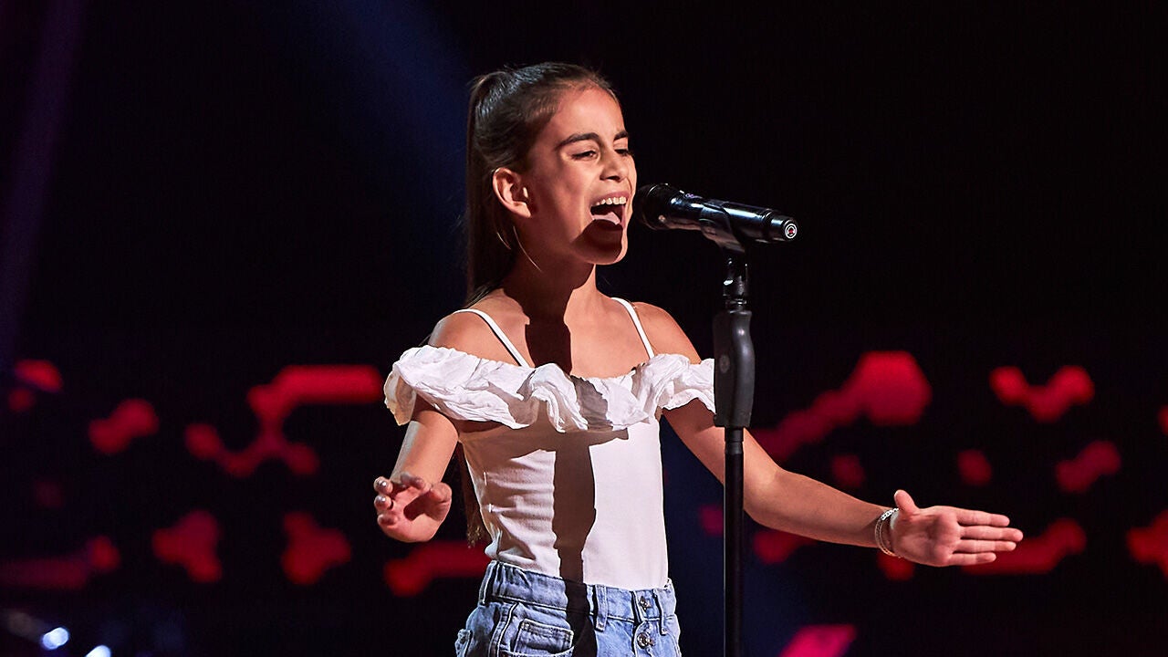 Esta niña de tan solo 9 años se derrumba al cumplir su sueño en La Voz Kids