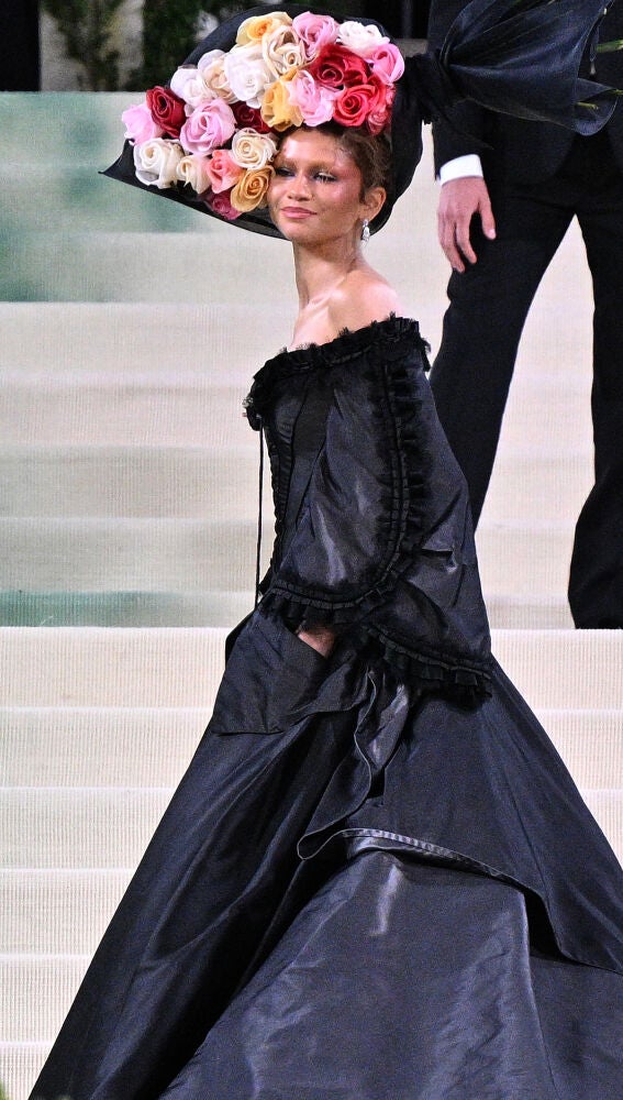 Zendaya vuelve a acertar en la Met Gala 2024: Cambio de look, un tocado ...