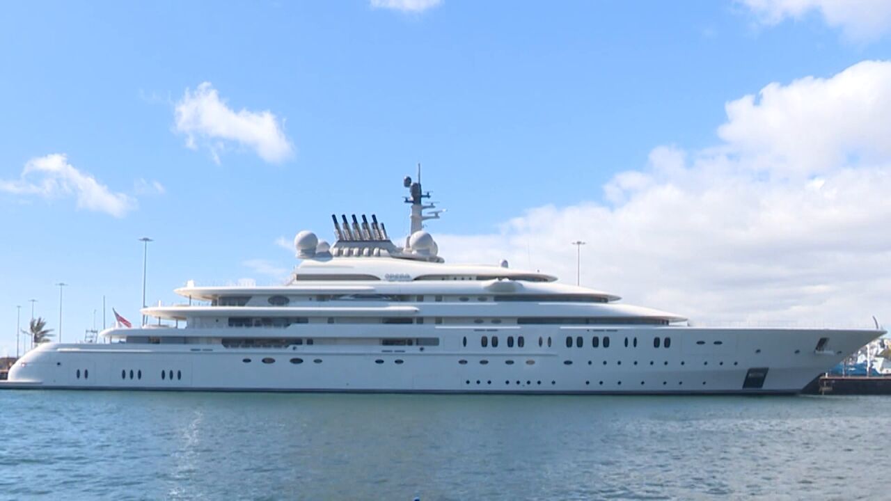 El 'Ópera', uno de los yates más lujosos y grandes del mundo recala en ...