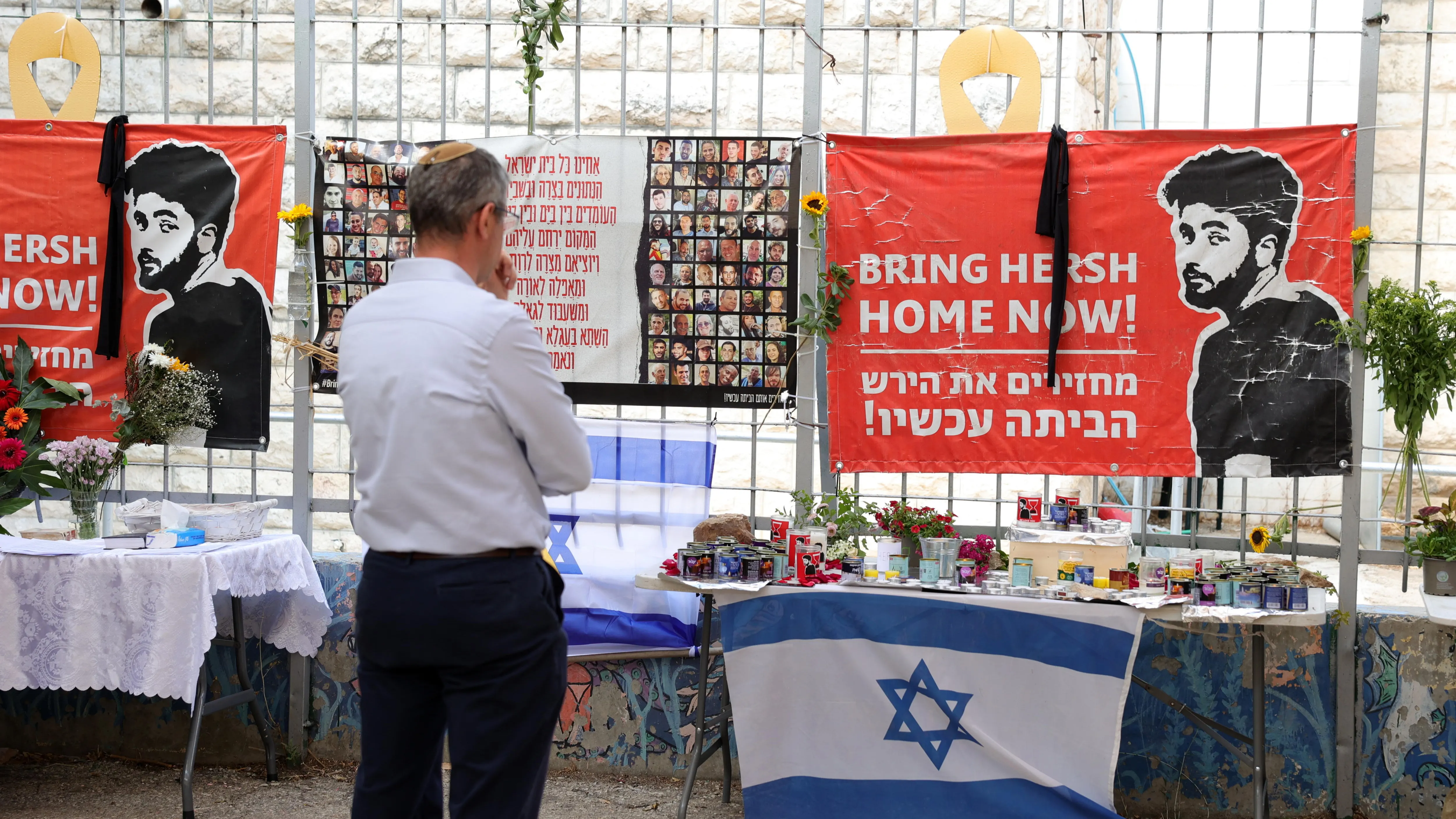 Netanyahu pide perdón a los familiares de los rehenes asesinados, pero ...
