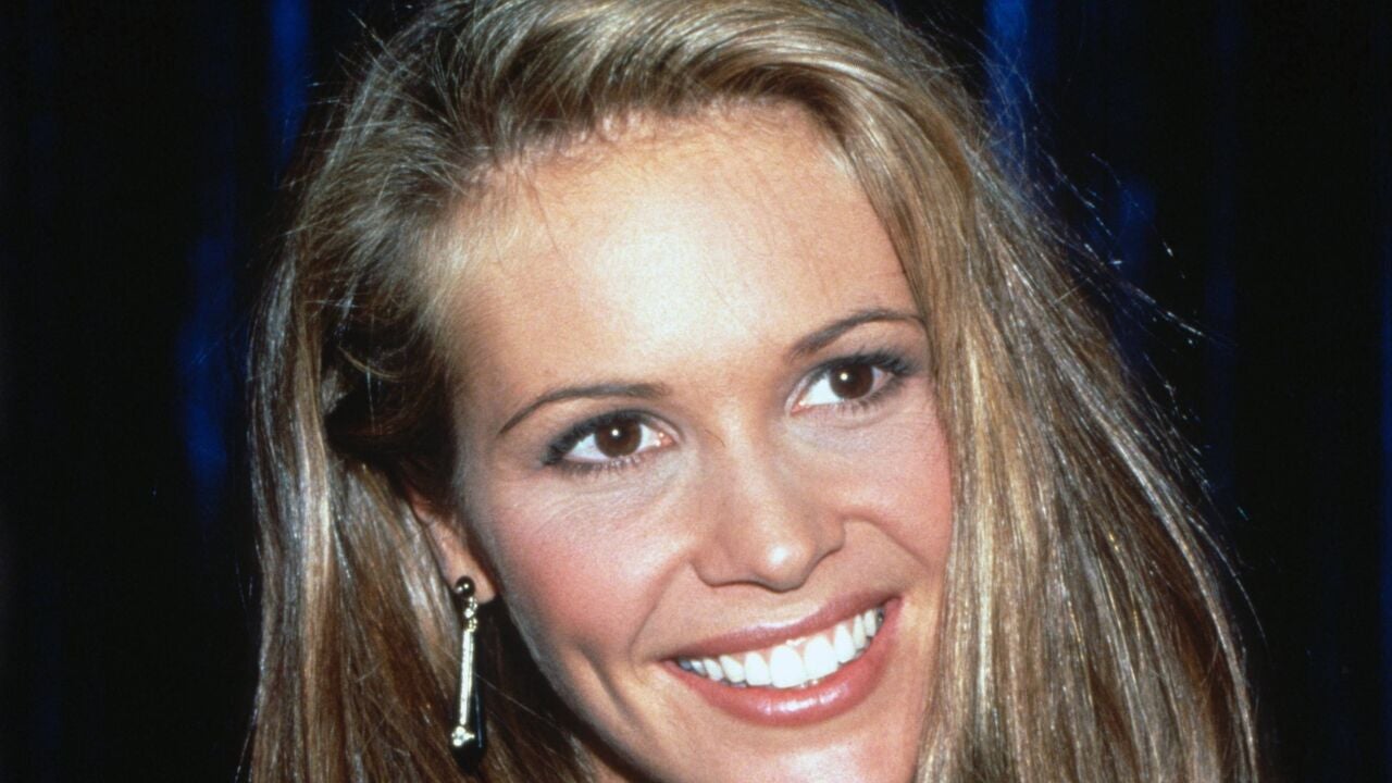 Elle Macpherson sufre cáncer de mama: la modelo de los 90 se niega a ...