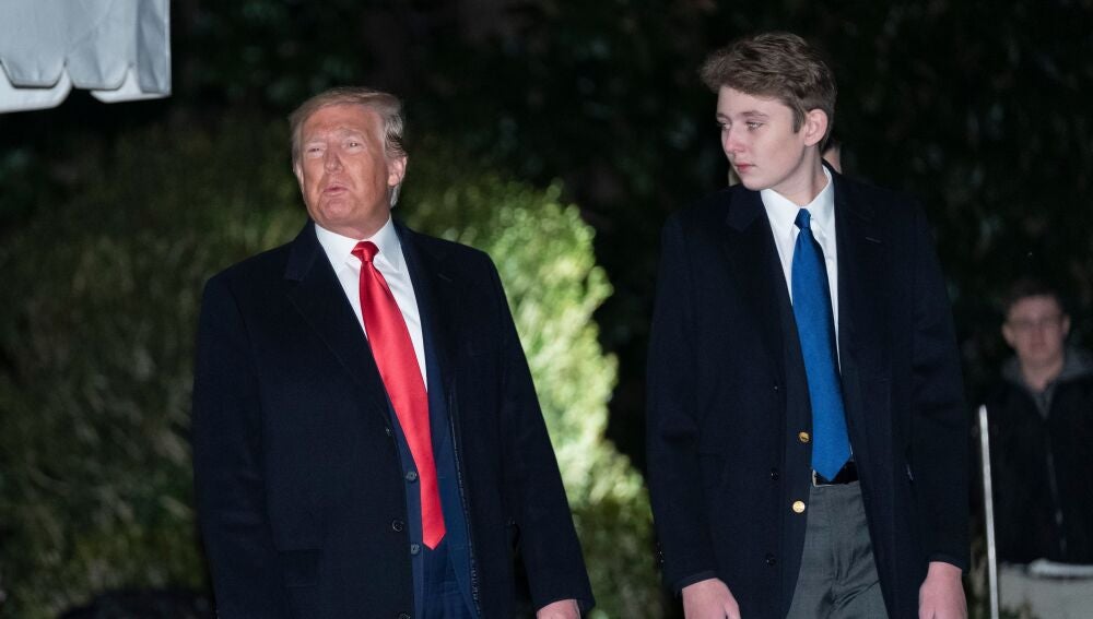 Así es Barron, el hijo de 18 años de Donald Trump que mide más de 2 metros