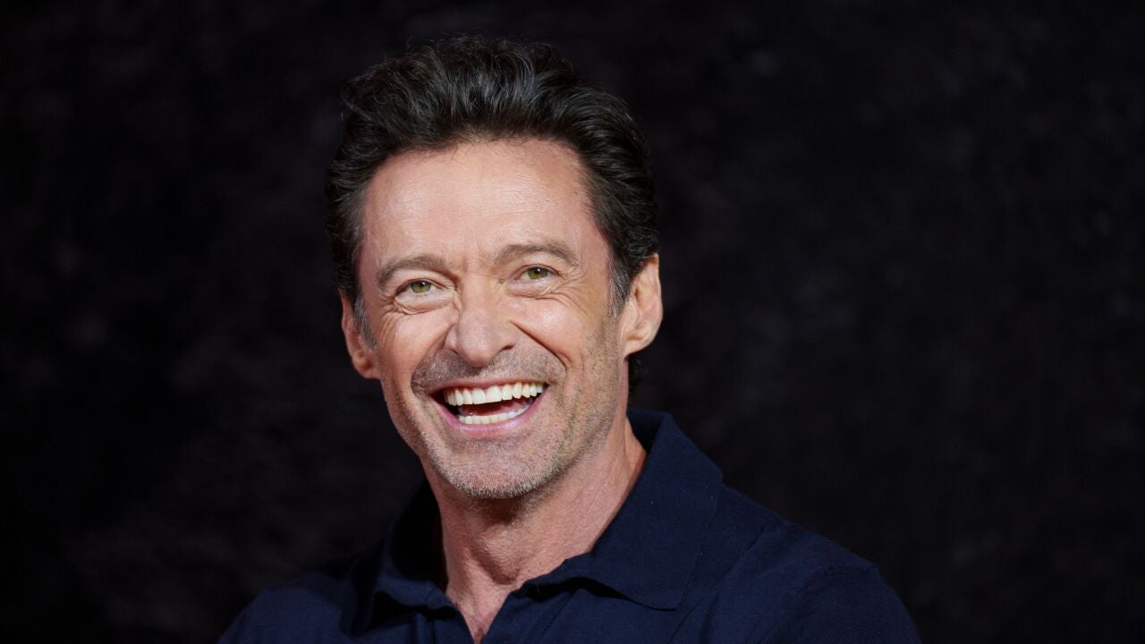 Hugh Jackman, pillado besándose apasionadamente con Sutton Foster por ...