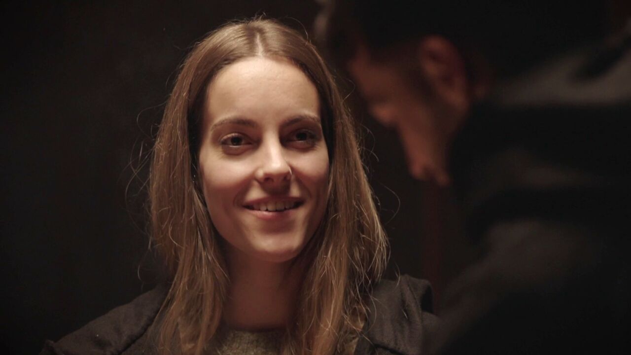 Paula se convierte en traidora tras aceptar el chantaje de Carlos y ...