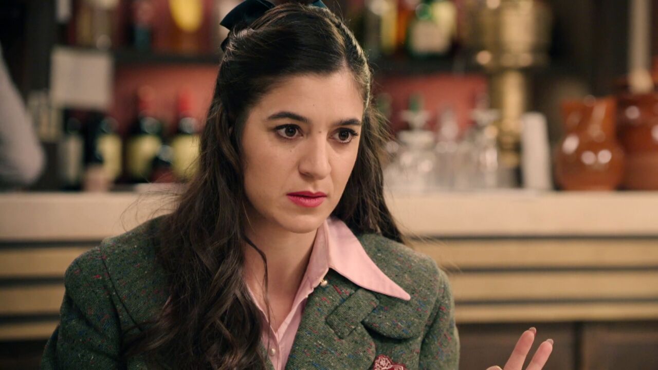 Carmen intenta que Tasio le dé un trabajo a su hermano pero este se ...