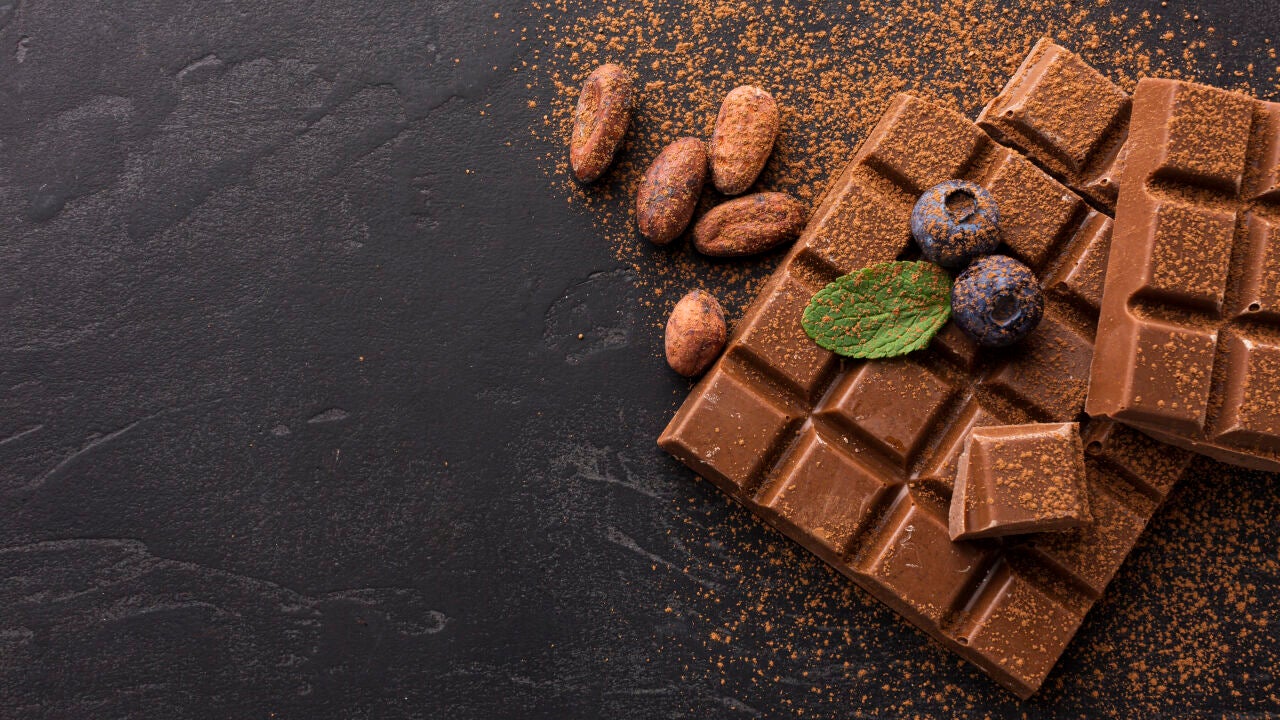 Qué comer cuando tienes la regla y el cuerpo pide chocolate