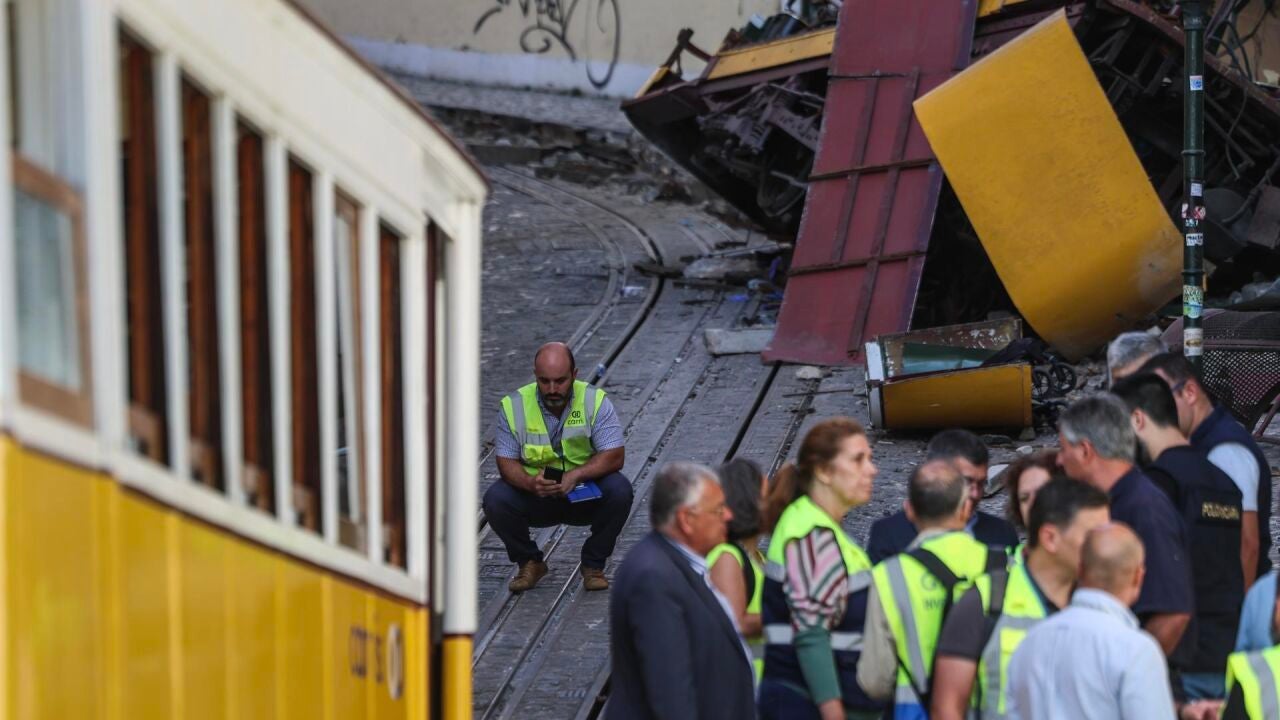 El funicular de Lisboa se precipitó tras romperse un cable que había ...