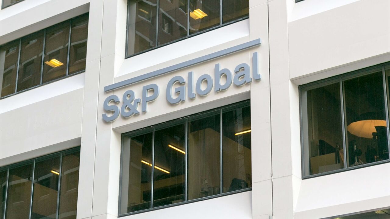 S&P sube la nota a España por su crecimiento económico y su baja ...