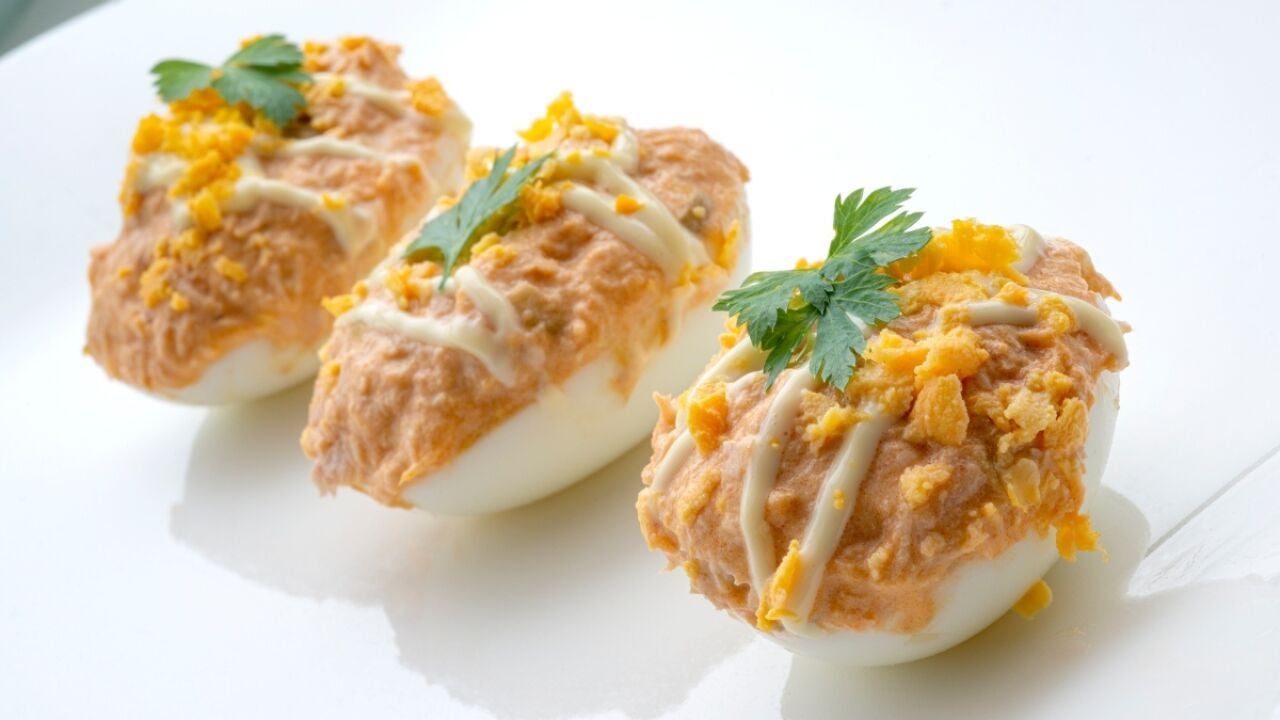 Receta de huevos rellenos, un clásico fácil y delicioso de Karlos Arguiñano