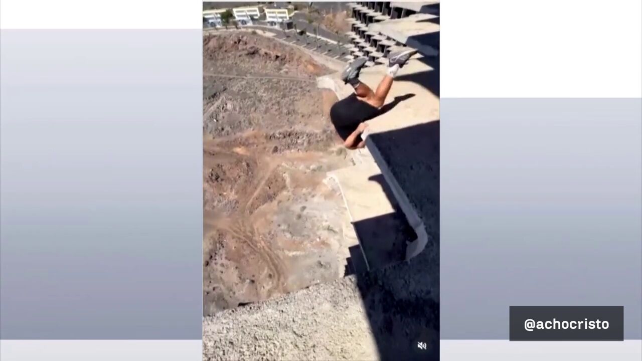 Escalofriante descenso al vacío: Un experto en parkour baja a pulso 22 ...