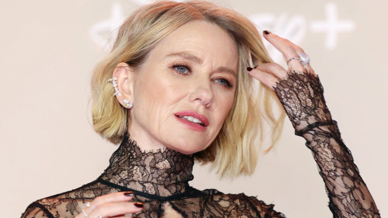 Naomi Watts se marca un free the nipple con su look más arriesgado y ...