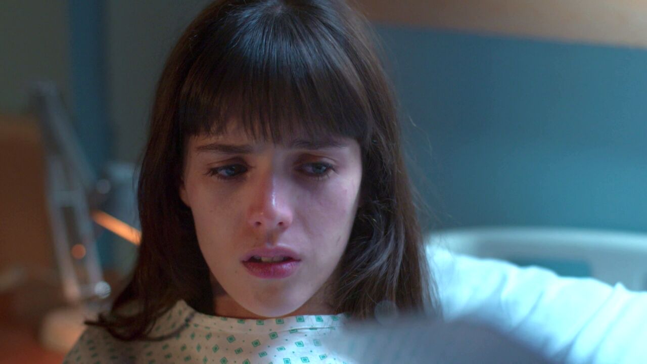 El parto de Julia se adelanta y se queda sola con su bebé, ¿qué hará ahora?