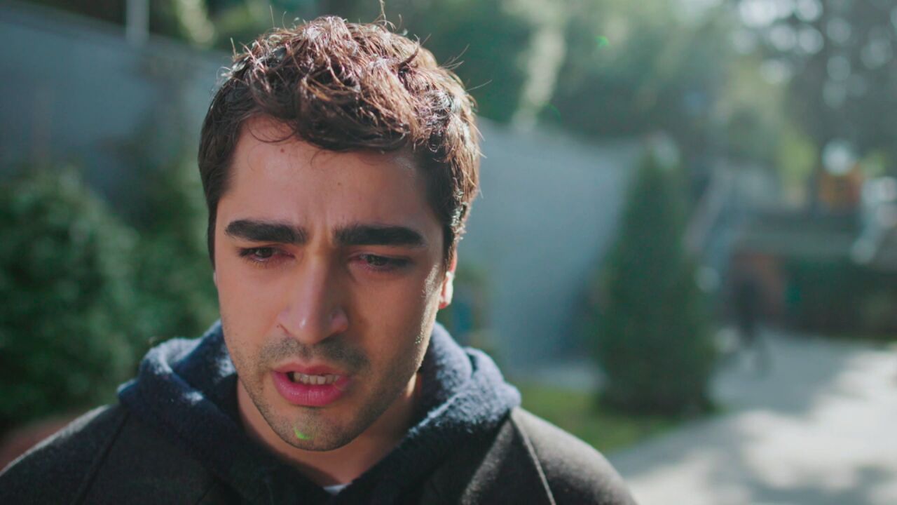 Seyran humilla a Ferit ante la prensa: se va con Akin y lo deja solo ...