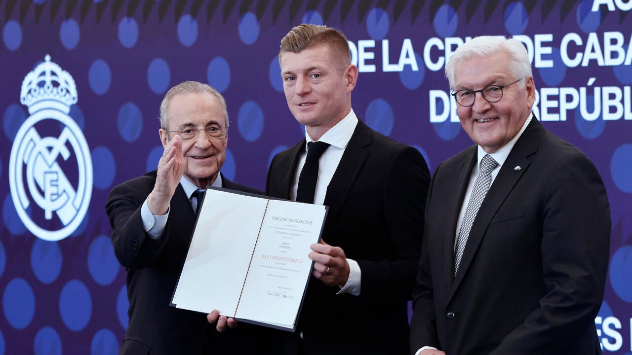 Toni Kroos recibe la Orden del Mérito de Alemania en el Bernabéu ...