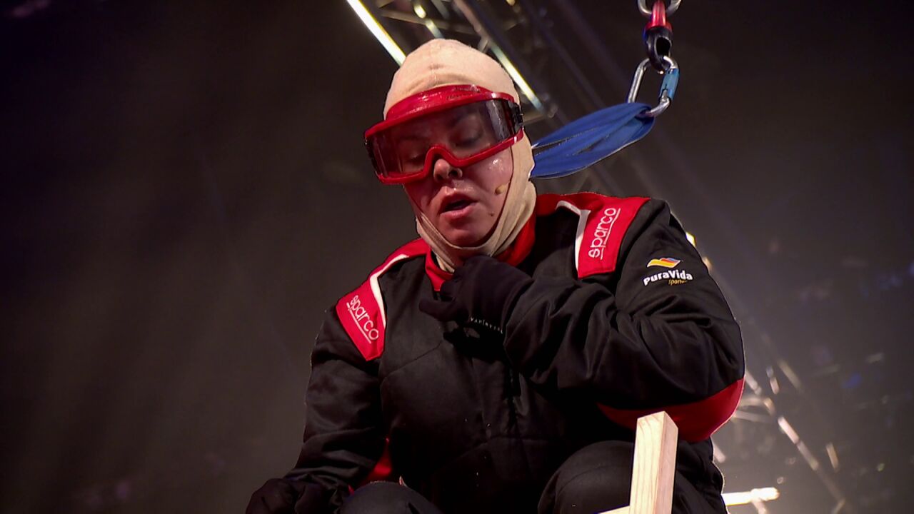 María José Campanario reacciona con frustración tras caer de la torre ...