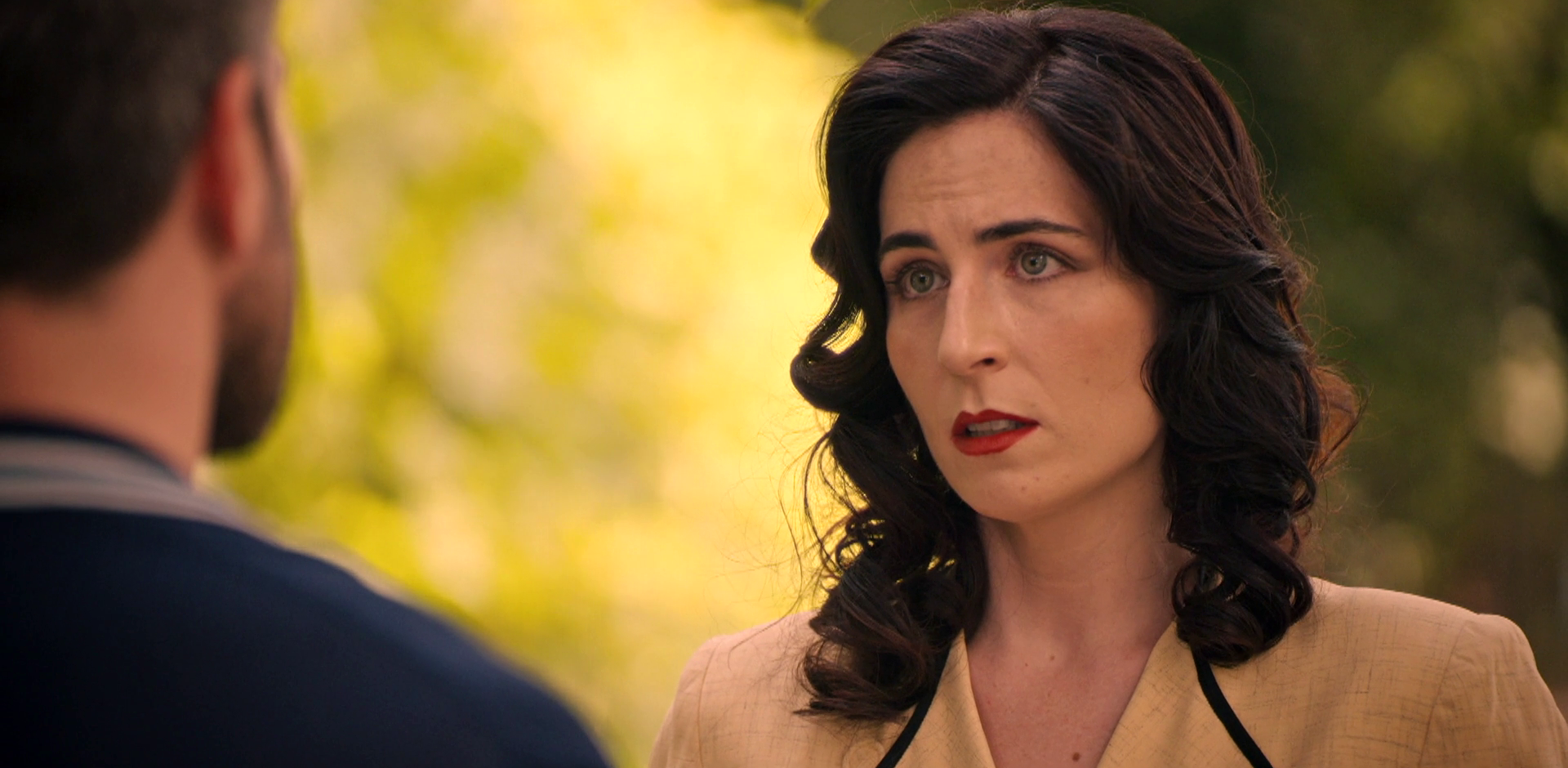 Isabel teme que Gabriel la chantajee antes de que le ayuden los De la Reina